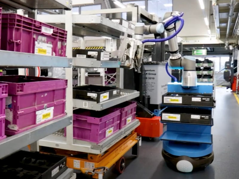 AMC-L - Autonomous Mobile Cobot Light | 4am Robotics AMC-L - Autonomous Mobile Cobot Light | 4am Robotics